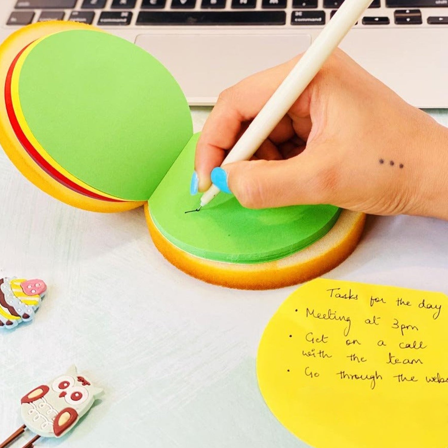 BurgerPad: Fun & Quirky Burger-Shaped Memo Pad with 100 Unruled Pages,